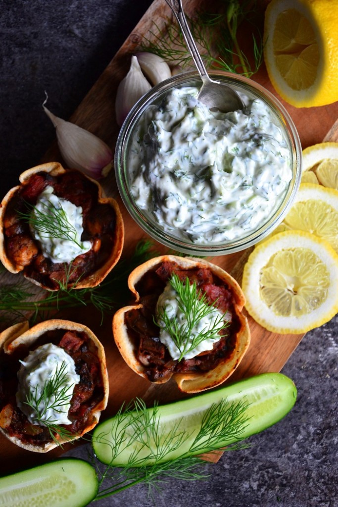 WEGAŃSKI GYROS I SOS TZATZIKI | weganon.pl